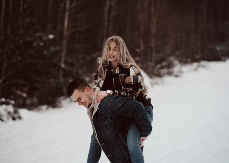 Warm hugs on a cold day - Isabel Schary Photography